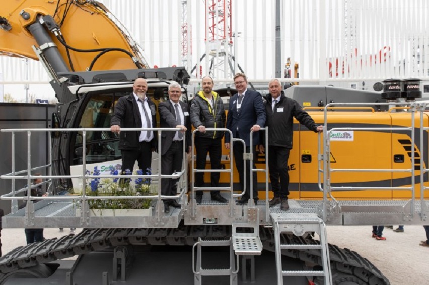 Liebherr R 980 SME crawler excavator flies to Sweden | Industry-Asia